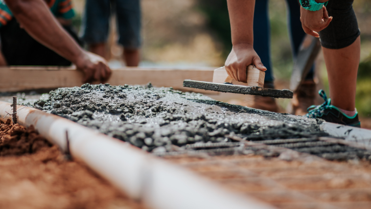 Mengenal Rabat Beton dan Fungsinya dalam Konstruksi Bangunan Rumah