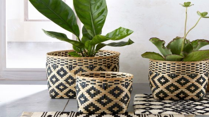 9 Kerajinan Anyaman Bambu Paling Unik dan Estetik